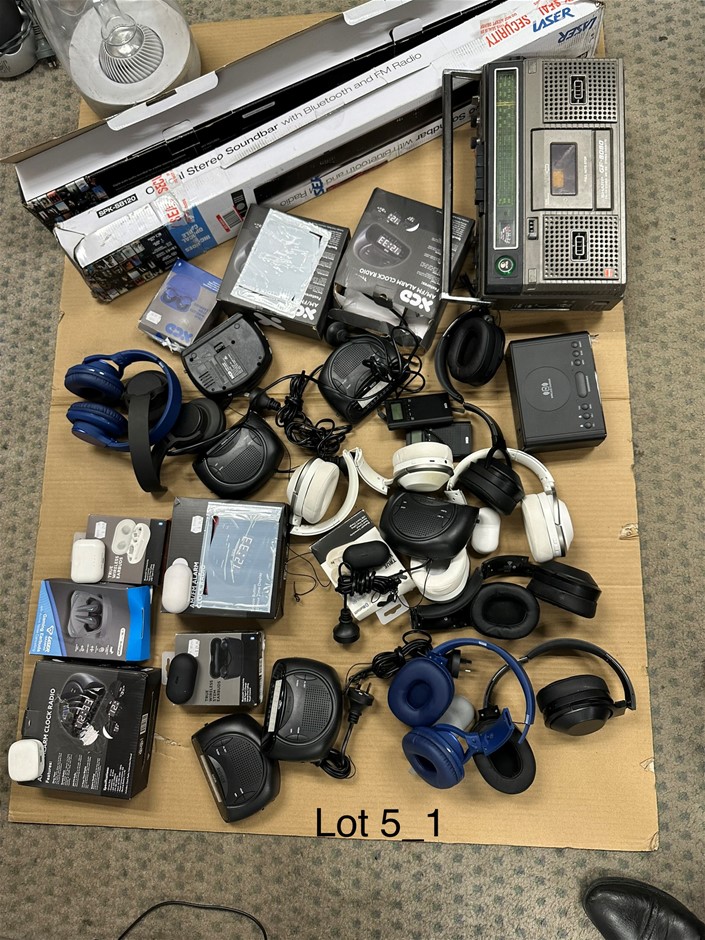 Box of electronics Auction (0005-2555482) | Grays Australia