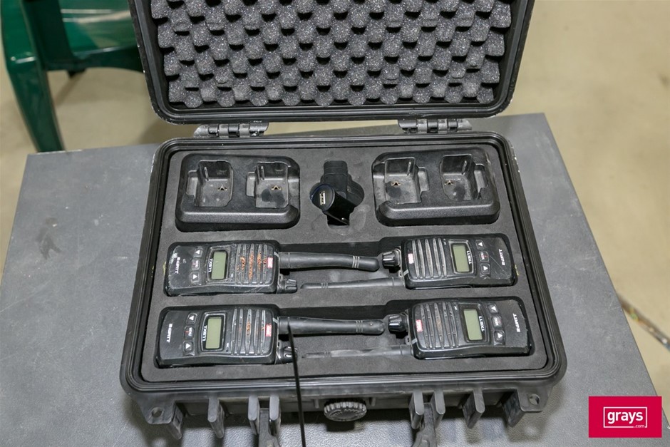 GME TX677 4x UHF Hand Held Radio Kit Auction (0180-5054208) | Grays ...