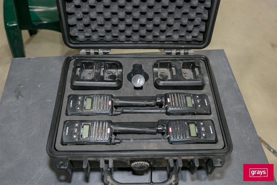 GME TX677 4x UHF Hand Held Radio Kit Auction (0181-5054208) | Grays ...