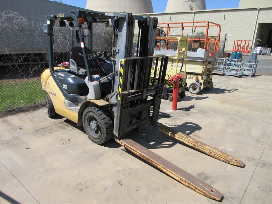 Komatsu F025T-17 Counterbalance Forklift Auction (0002-7047814) | Grays ...