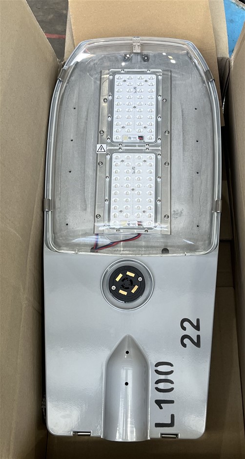 Sylvania PL99G01L100 RoadLED Street Lights Auction (0021-5054399 ...
