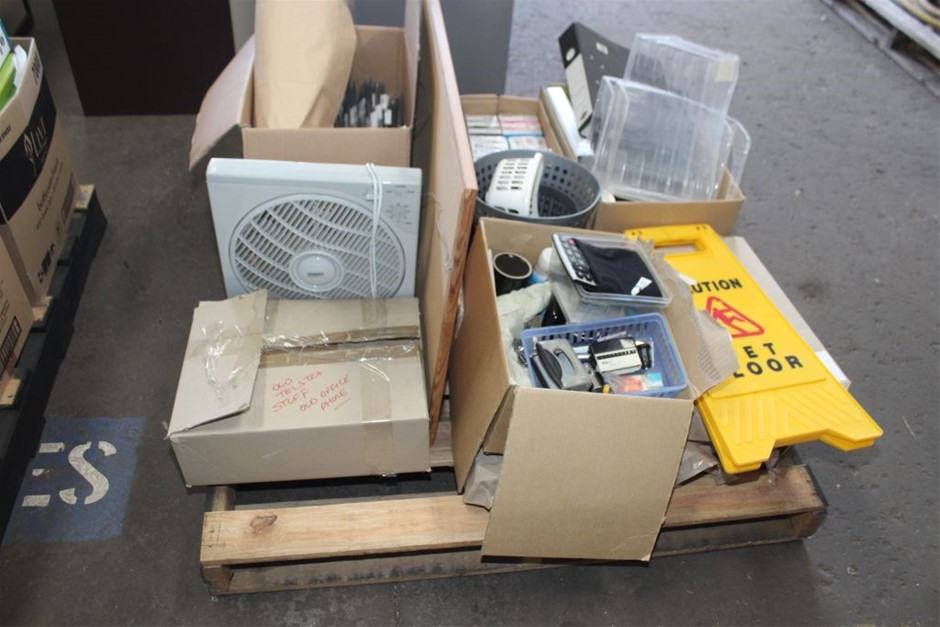 Quantity of Assorted Office Sundries Auction (0614-5054433) | Grays ...