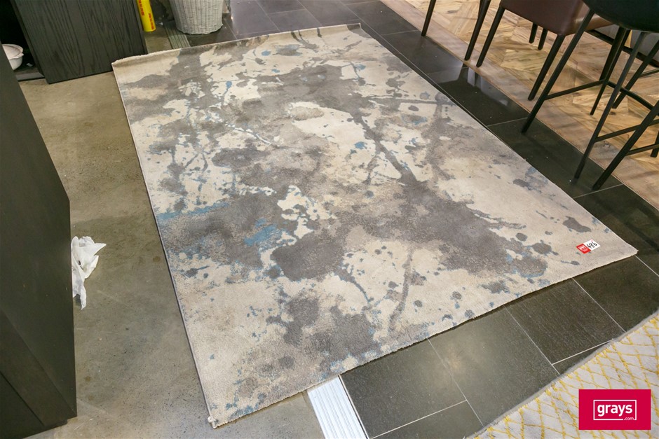 Coomo Floor Rug Auction (0486-5054587) | Grays Australia