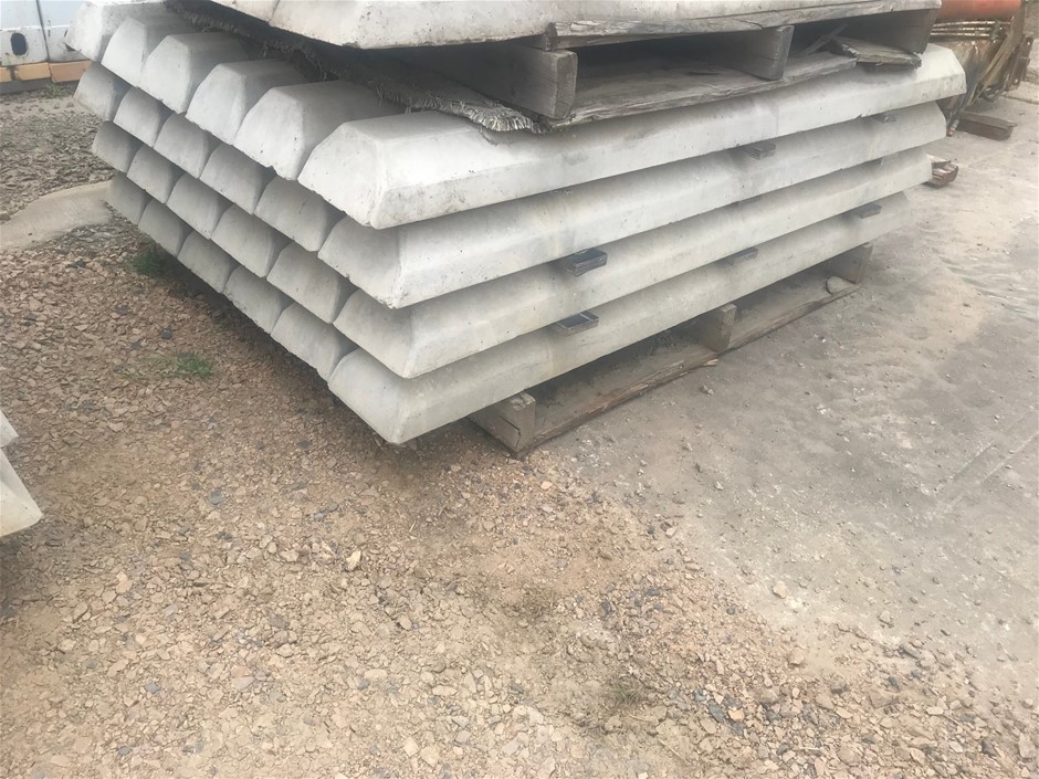 24x Pre-Cast Concrete Car Wheel Stops Auction (0052-3027521) | Grays ...
