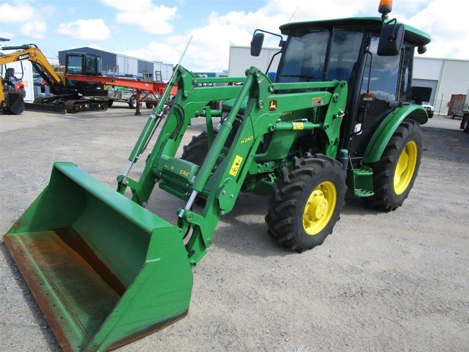 2022 John Deere 5055E Tractor w/ Front End Loader Auction (0002-7048728 ...