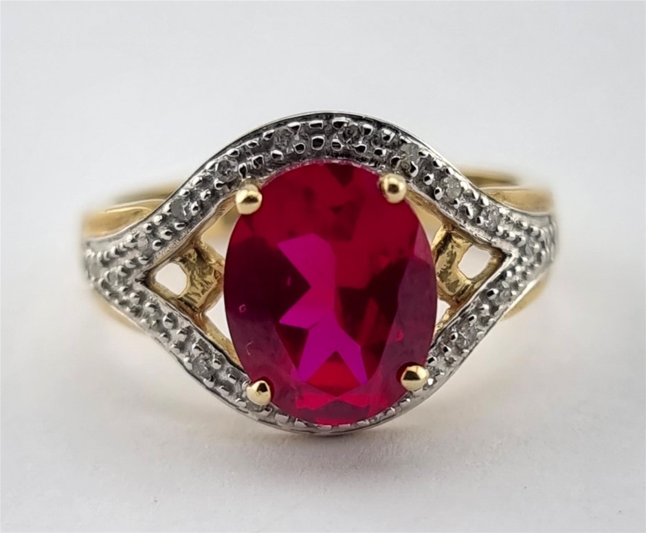 A YELLOW GOLD DIAMOND AND RUBY RING Auction (0020-2556840) | Grays Australia