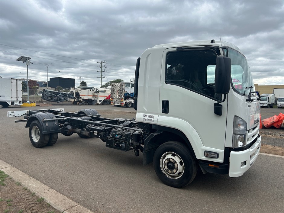 2015 Isuzu FRR 600 Medium 4 x 2 Cab Chassis Truck Auction (0001-3027821 ...