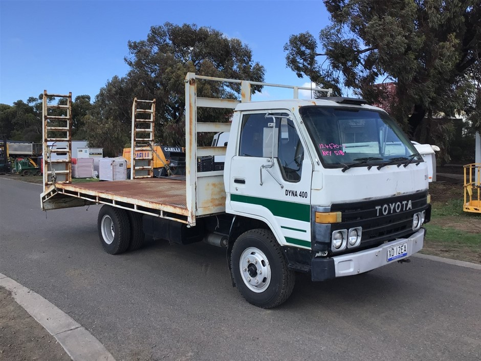 1985 Toyota Dyna 400 4 x 2 Beavertail Truck Auction (0001-3027877 ...