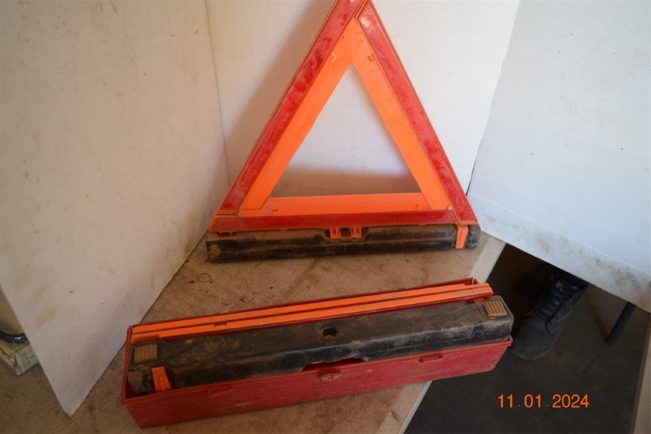 Narva Set of 3 Safety Triangles Auction (0032-9047745) | Grays Australia