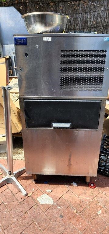 Stuart Ice Machine with Storage Bin Auction (0001-5055388) | Grays ...