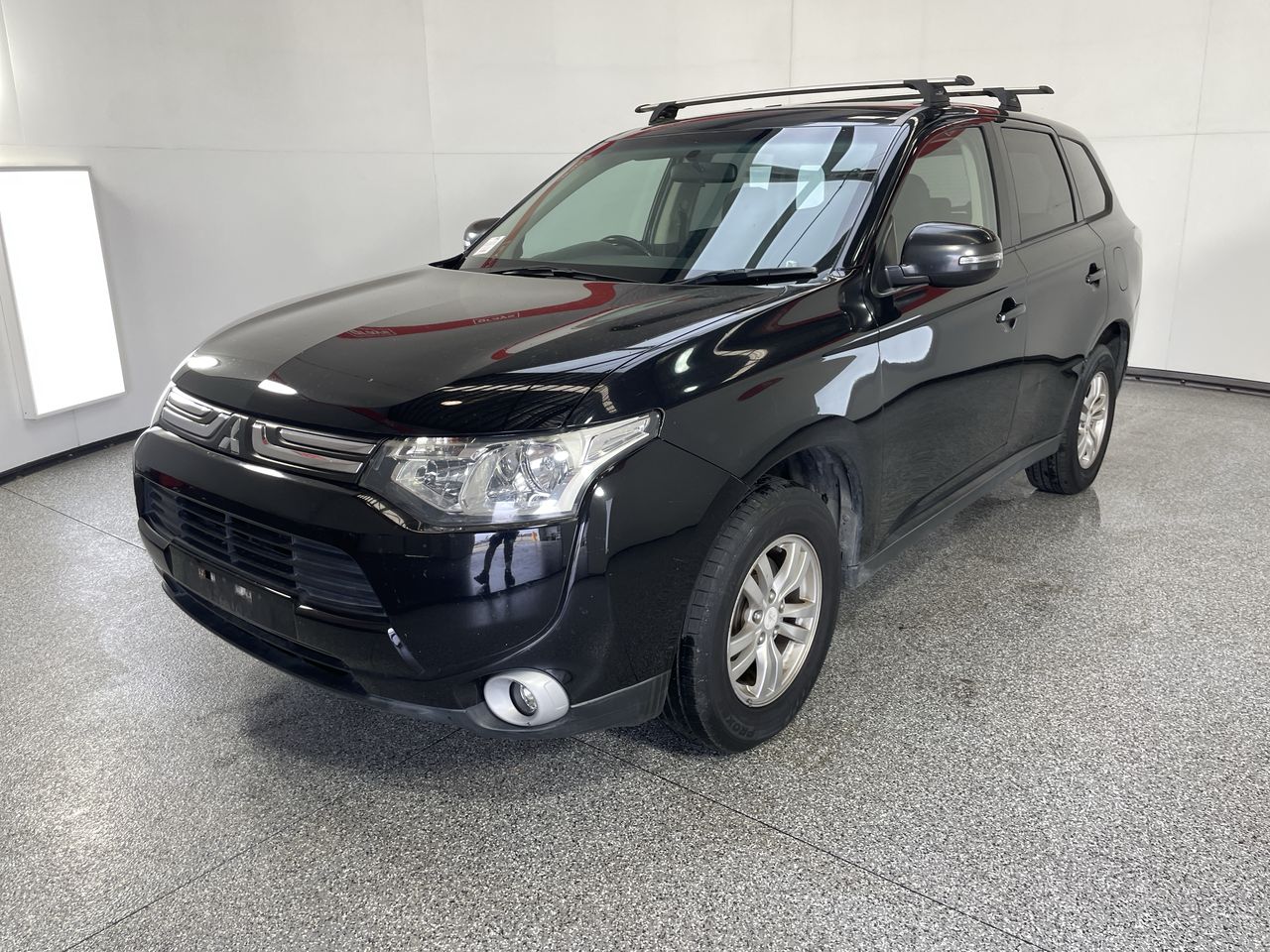 2013 Mitsubishi Outlander LS 4WD ZJ CVT 7 Seats Wagon Auction (0001 ...