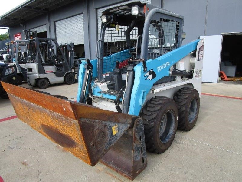 2017 Toyota 305 SDK8 Huski Skid Steer Loader Auction (0001-7049680 ...
