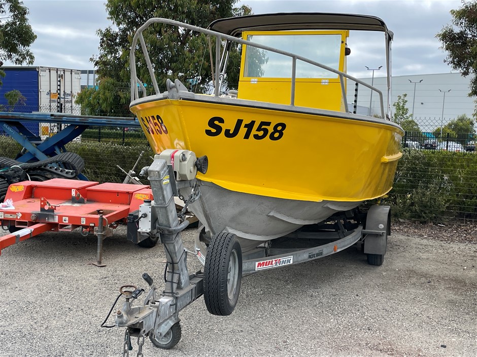 SAVAGE EXPLORER CENTRE CONSOLE - NO RESERVE