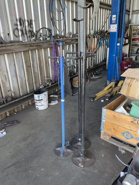 3 x Engine Props Auction (0254-9048438) | Grays Australia