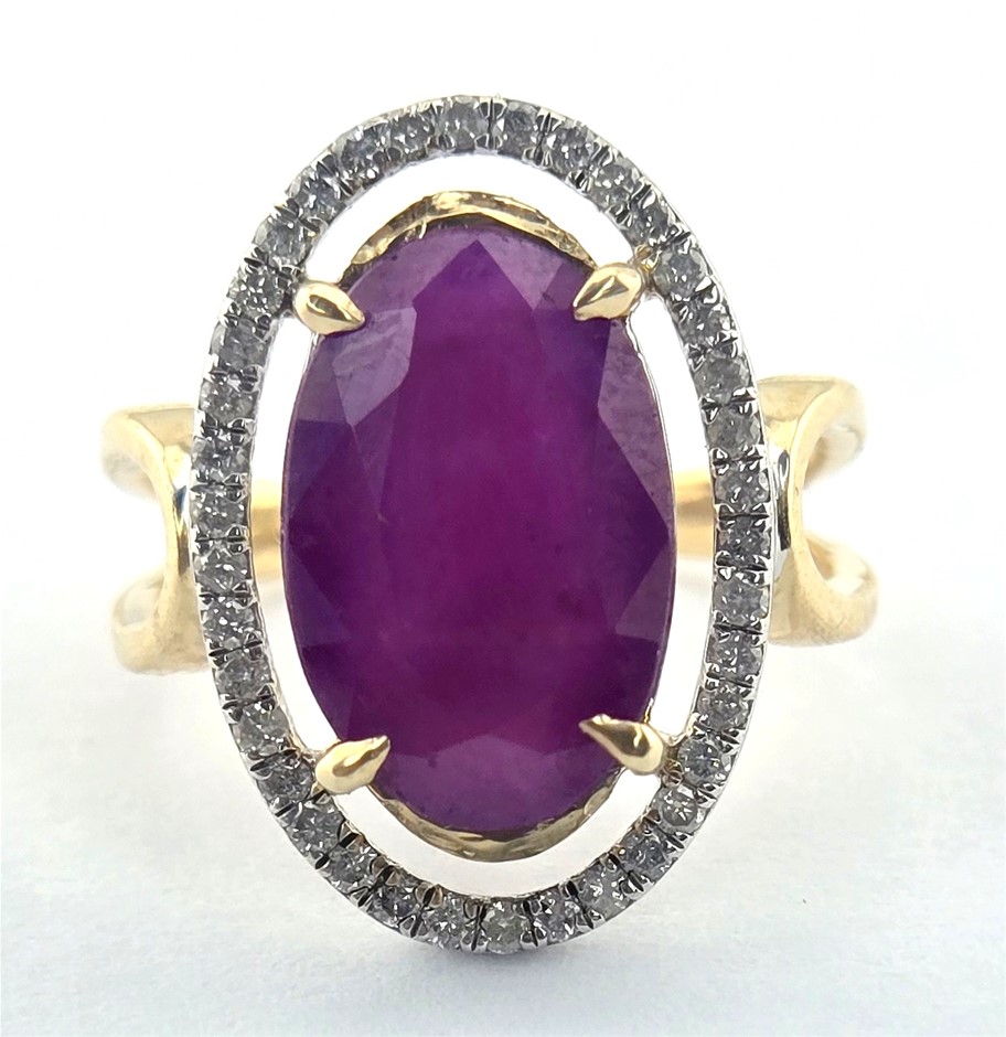 6.89ct Giant Ruby Set In A Yellow Gold And Diamond Ring