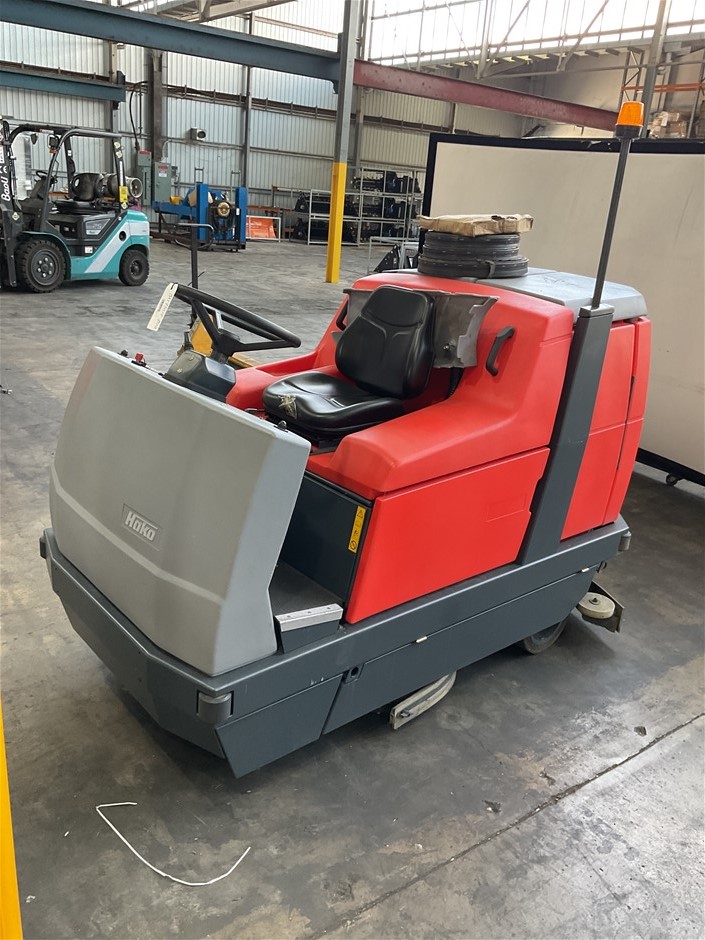 Hako Hakomatic B1050 Electric Ride on Floor Scrubber Auction (0002 ...