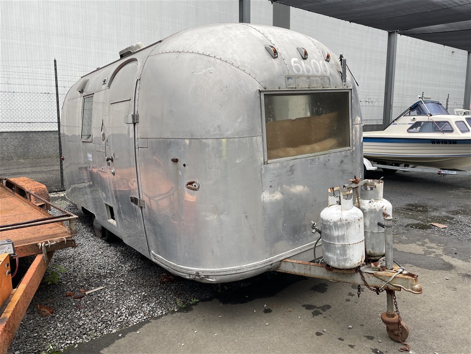 1964 Airstream Globetrotter 19’
