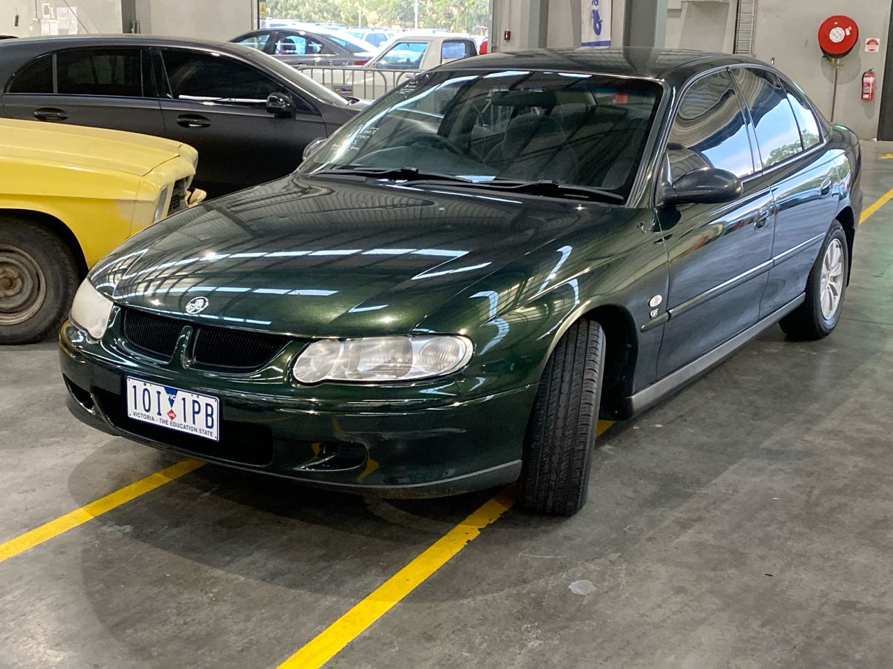 2001 Holden Commodore Acclaim VX Automatic Sedan Auction (0001-21021491 ...