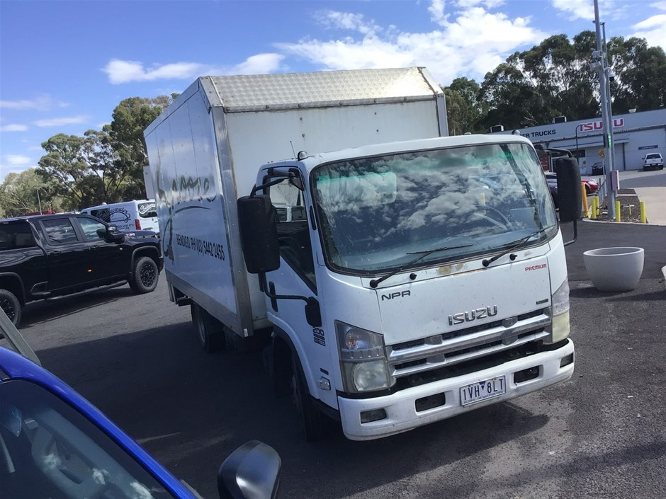 2009 Isuzu NPR 200 Medium 4 x 2 Pantech Truck Auction (0005-3028662 ...