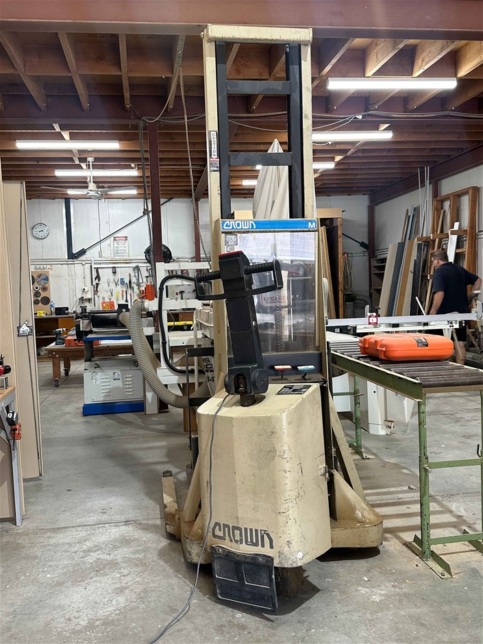 CROWN 20MT 154 Electric Walk Behind Stacker Auction (0005-5055629 ...
