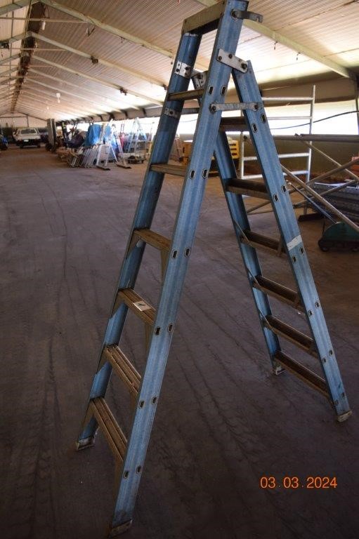 Bailey Fibreglass Double Sided 2m High Step Ladder Auction (0004 ...