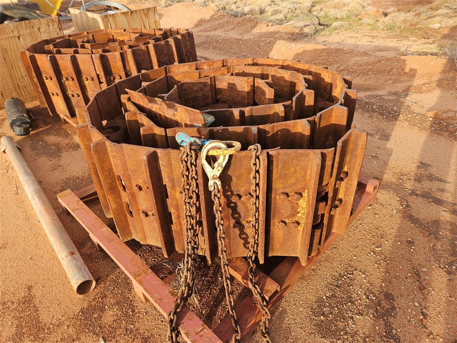 Set of Heavy Machine Tracks Auction (0059-9049477) | Grays Australia