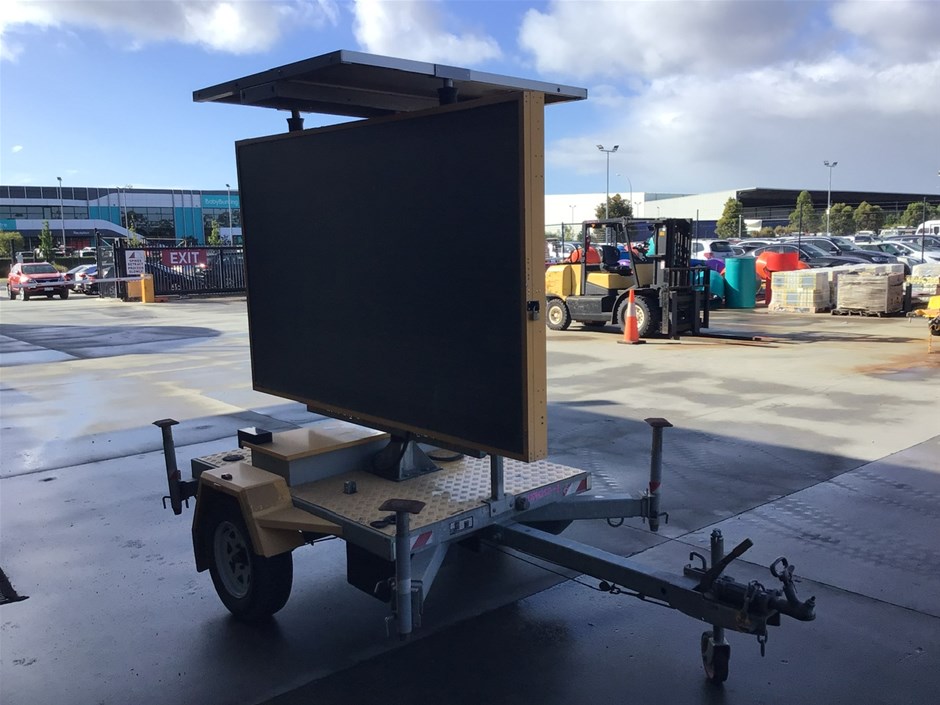 Data Sign Towable LED Message Board Auction (0001-3028506) | Grays ...