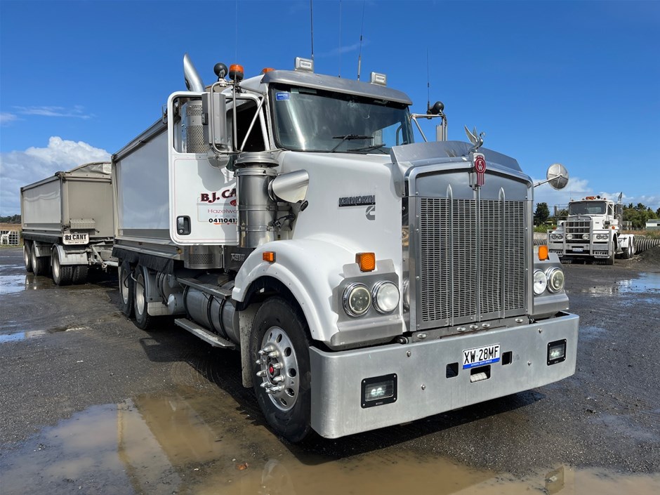 2011 Kenworth T409 SAR 6x4 Tipper Truck with 2011 Hercules HEDT-3 ...