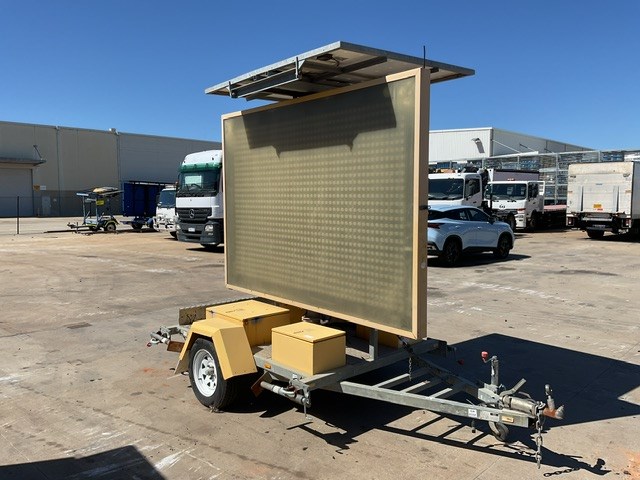 2011 Saferoads F1504001 Single Variable Message Sign Trailer Auction ...