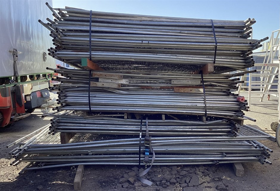 1 x stack Assorted Temporary Fencing Mesh Auction (0527-3028488 ...