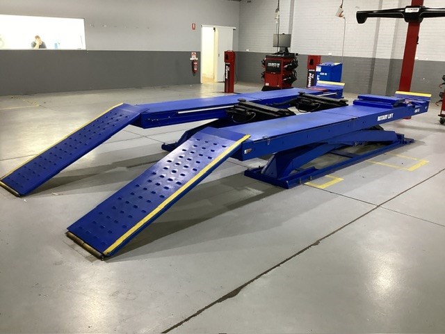 Elite Wheel Alignment Machine And A Rotary XA10 4500Kg Scissor Lift ...