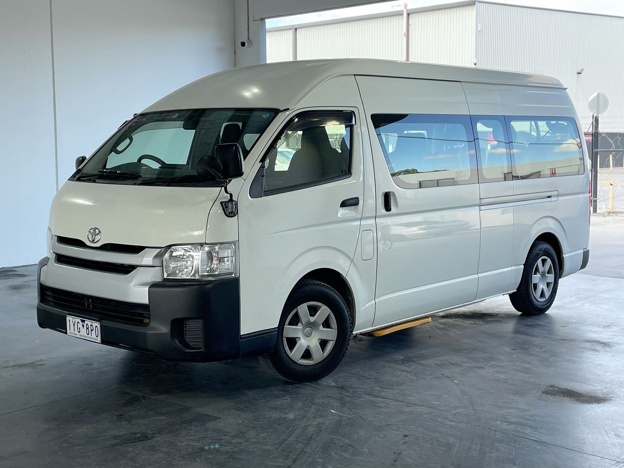2016 Toyota Hiace (IMPORT) Automatic 12 Seats People Mover Auction ...