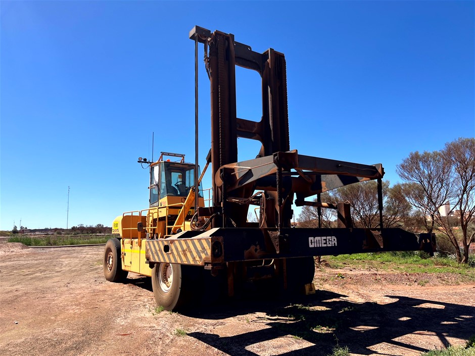 2010 Omega 546 DCH Forklift with Container Handling Attachment Auction ...