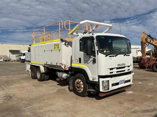 2013 Isuzu FH FVZ 6 x 4 Service Truck Auction (0018-9049796) | Grays ...