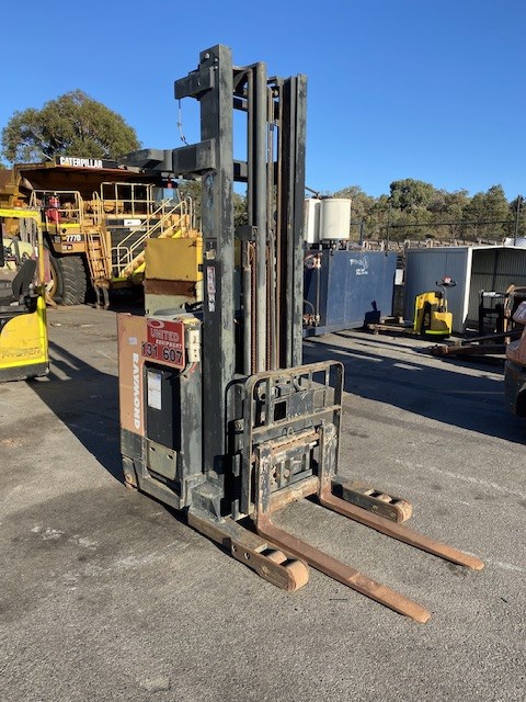 Raymond EASI R35TT Reach Forklift Auction (0004-9050091) | Grays Australia
