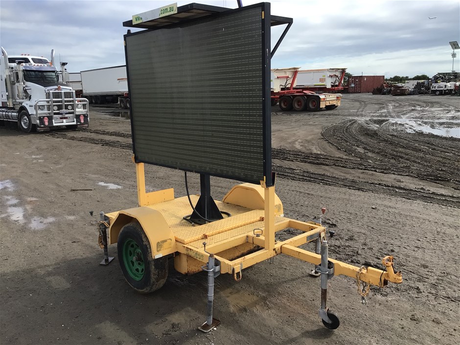 2008 GIGA SIGNS . Single Variable Message Sign Trailer Auction (0003 ...