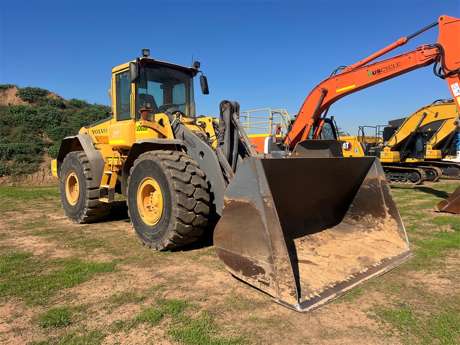 2006 Volvo L120E Wheeled Loader IT with Bucket, Forks & Lifting Jib ...