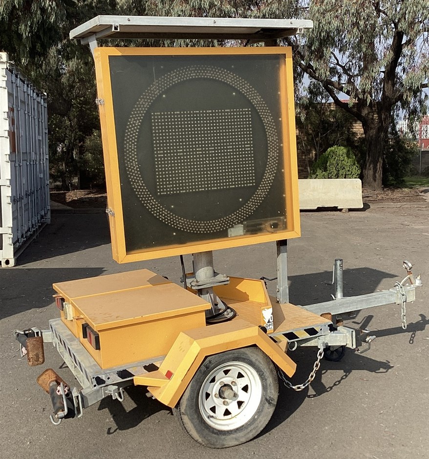 2018 OPTRAFFIC TMVSLS-C Single Variable Message Sign Trailer Auction ...