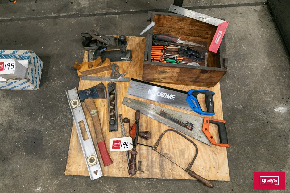 Quantity of Assorted Hand Tools in Box Auction (0196-5056349) | Grays ...