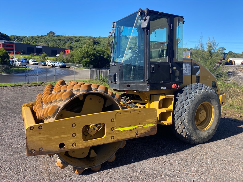 Caterpillar CP533E Padfoot Drum Roller Auction (0004-5056569) | Grays ...