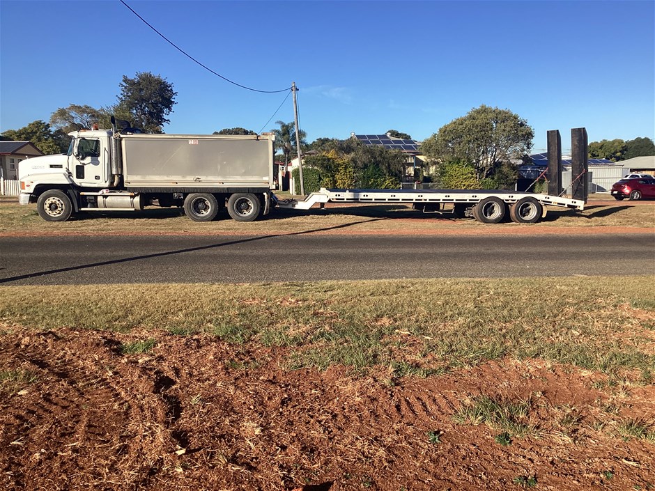 2005 Mack Value Liner 6 x 4 Tipper Truck & 2008 Gippsland Flat Top ...