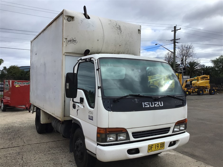 2000 Isuzu NPR 250 Sitec 120 4 x 2 Pantech Truck Auction (0001-5057004 ...