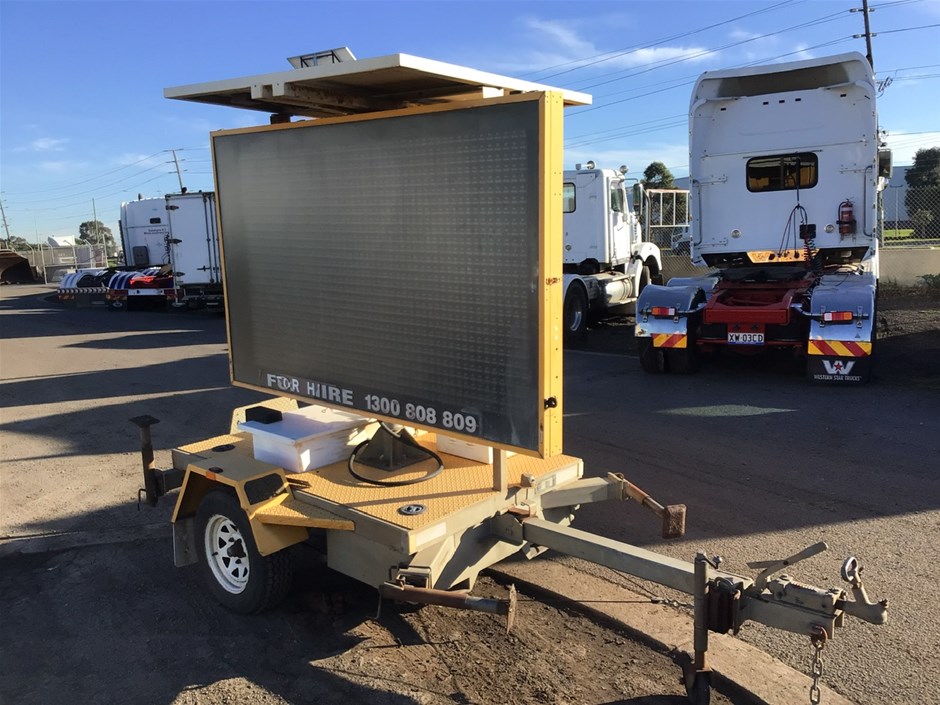 1 x Data Signs Mobile LED VMS Board Auction (0003-3029557) | Grays ...