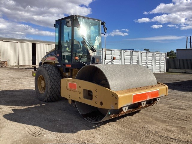Caterpillar CS-563E Articulated Smooth Drum Roller Auction (0002 ...