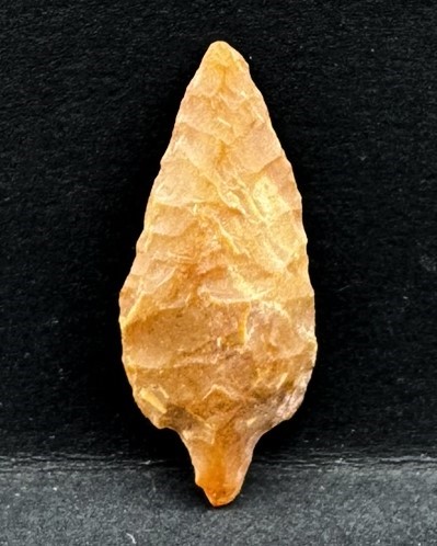 4,000 BC STONE AGE FLINT ARROWHEAD Auction (0002-2561391) | Grays Australia
