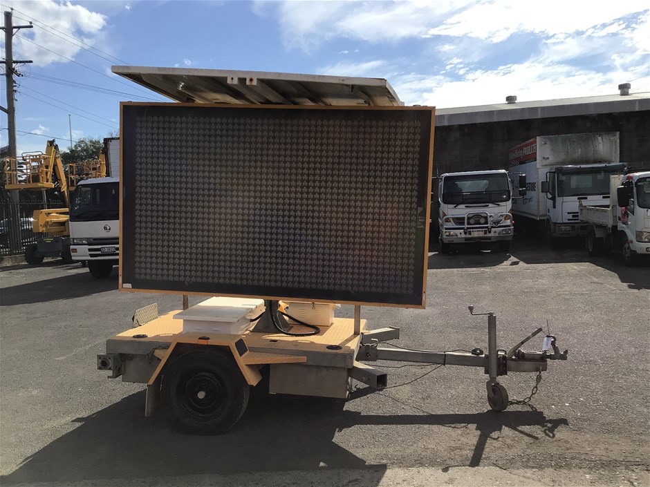 2010 Ventech VMS 400CS Single Variable Message Sign Trailer Auction ...
