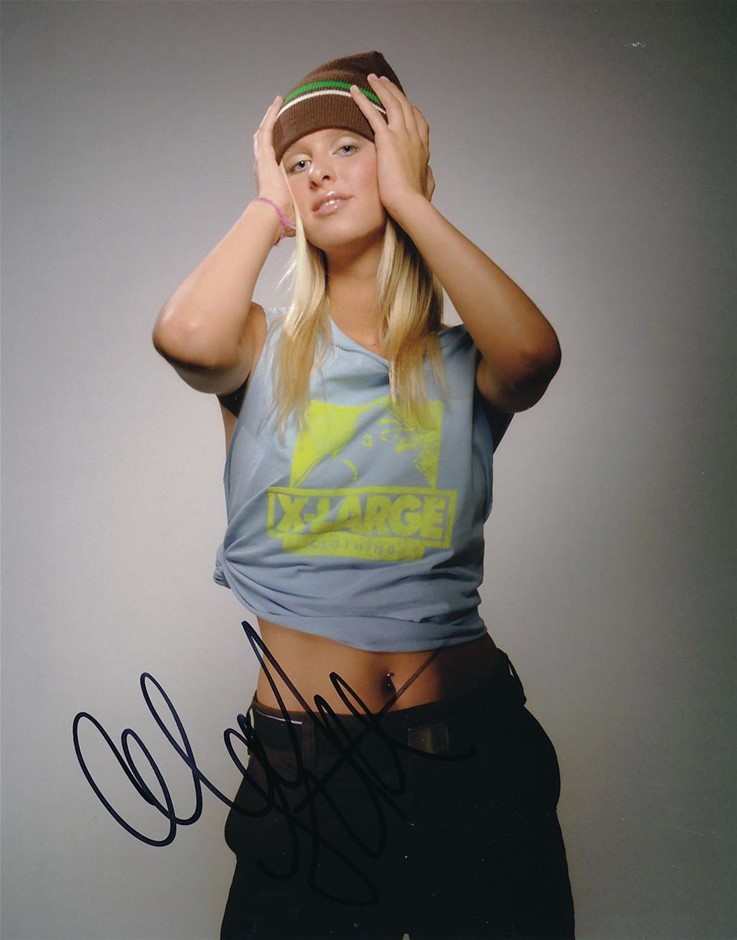NICKY HILTON SIGNED PORTRAIT PHOTO Auction (0021-2560061) | Grays Australia