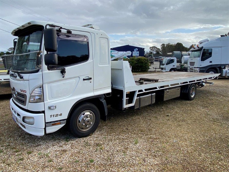 2015 Hino FD 4x2 Tilt Tray Truck Auction (0004-5057426) | Grays Australia