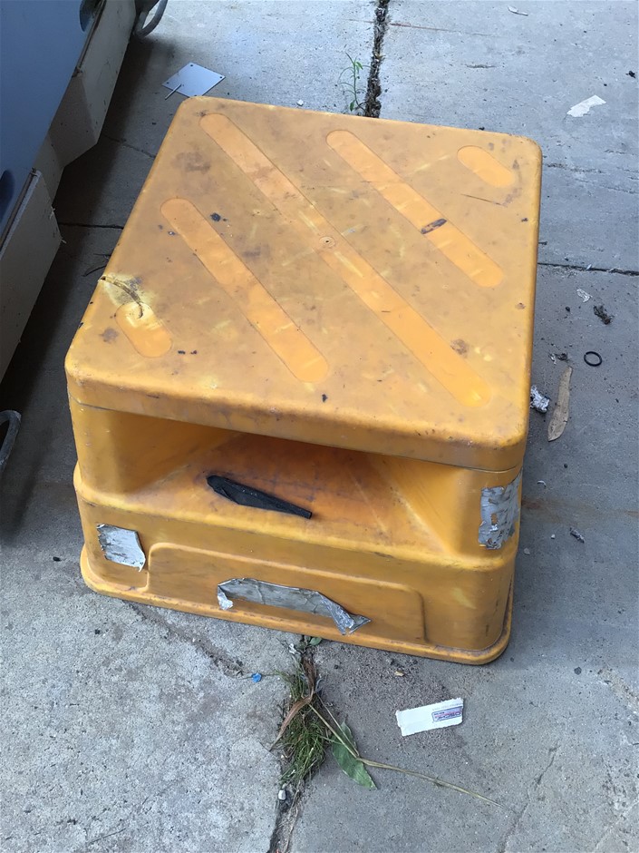 Safety Step - Yellow (Dandenong South) Auction (0080-3030477) | Grays ...