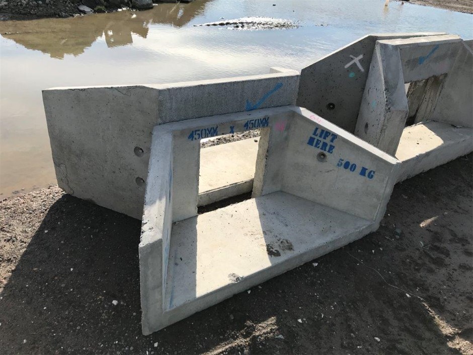 2x Concrete Wing Side Head Walls Auction (0064-3030224) | Grays Australia